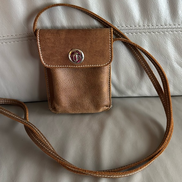 Roots | Bags | Roots Leather Crossbody Wallet Bag | Poshmark
